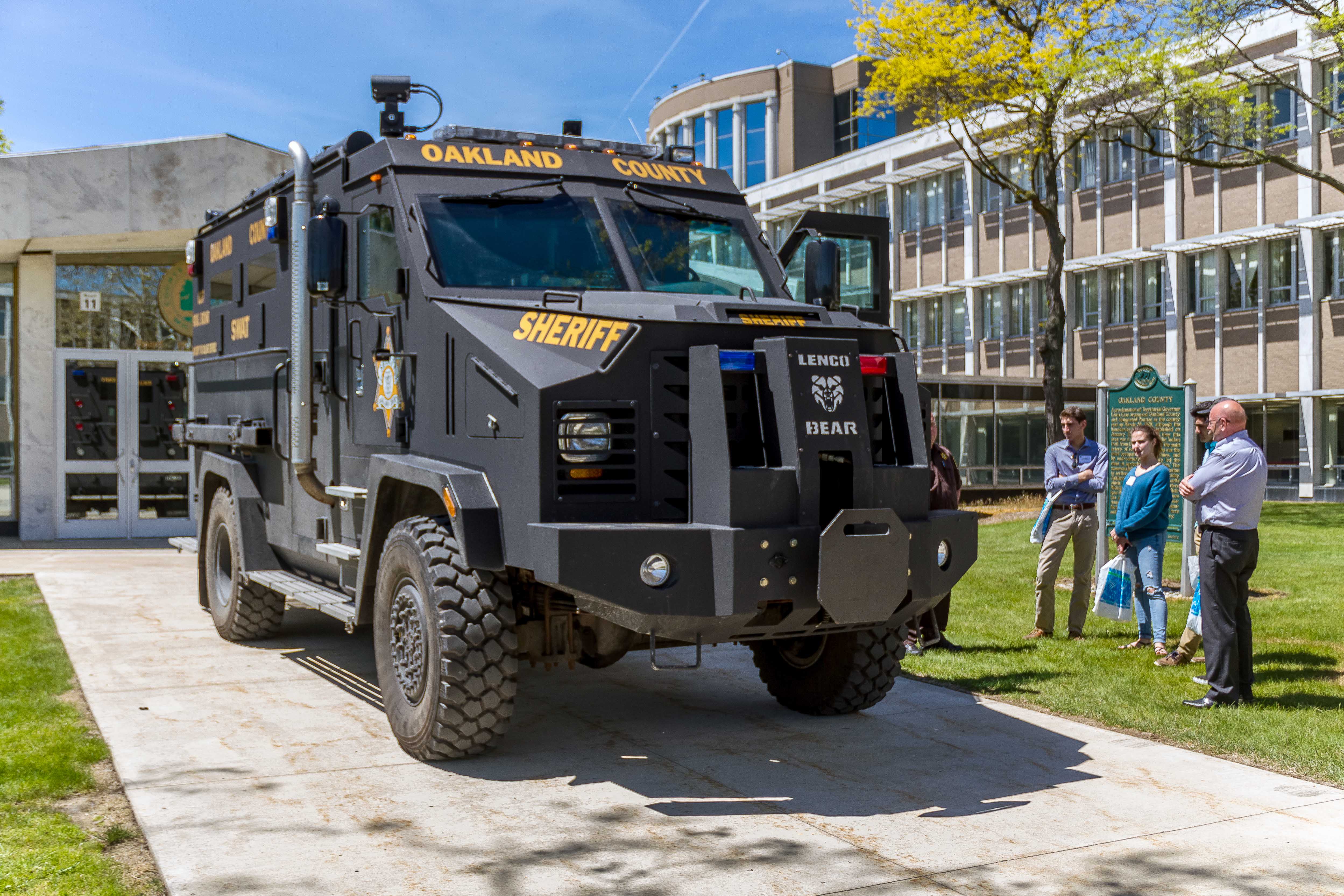Students Tour SWAT Vehicle – Oakland County Blog